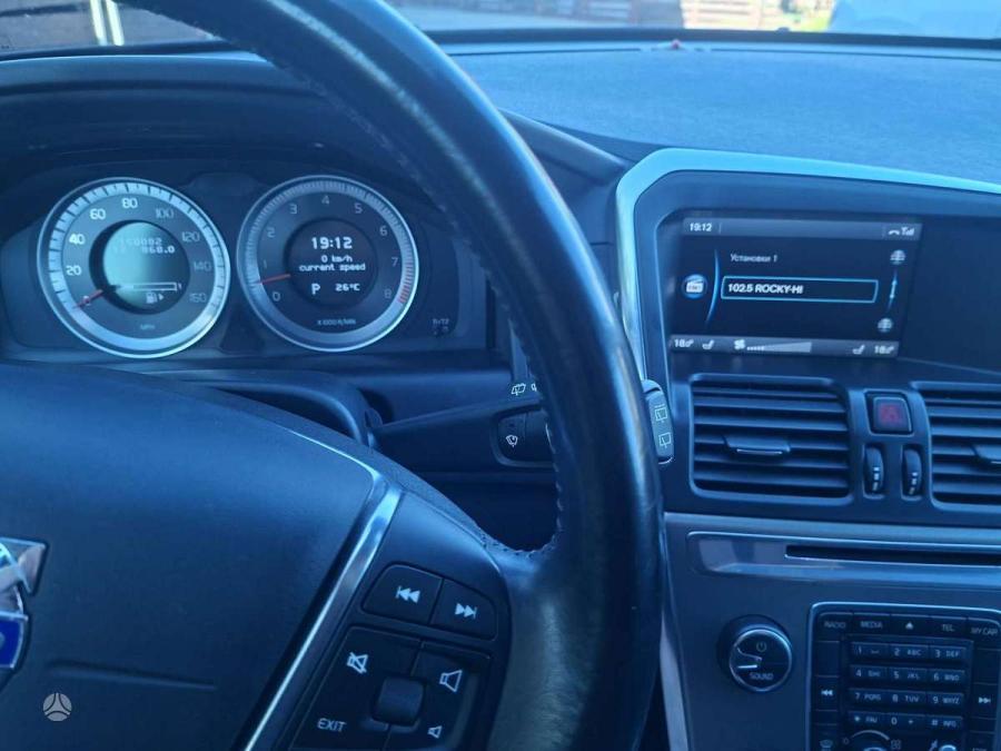 Black Volvo XC60 2013 in Radviliskis, with an engine capacity of 3.20 L and mileage of 240 thousand km for 7300 €, photo 4 on AUTOMOTO.COM.LV
