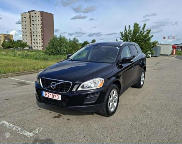 Black Volvo XC60 2013 in Radviliskis, with an engine capacity of 3.20 L and mileage of 240 thousand km for 7300 €, photo 4 on AUTOMOTO.COM.LV
