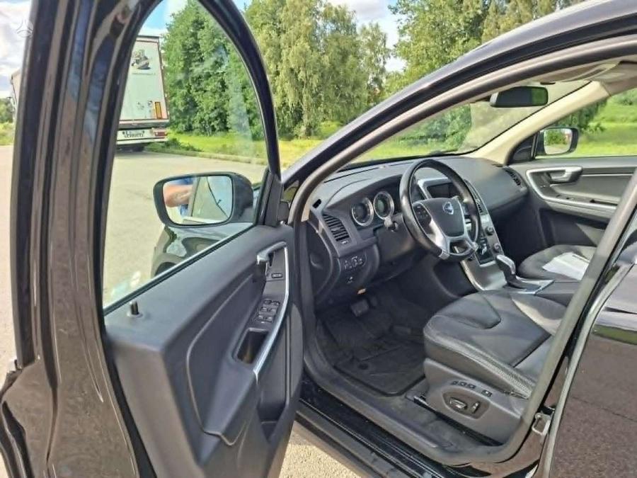Black Volvo XC60 2013 in Radviliskis, with an engine capacity of 3.20 L and mileage of 240 thousand km for 7300 €, photo 6 on AUTOMOTO.COM.LV