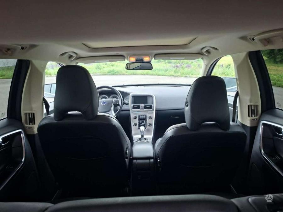 Black Volvo XC60 2013 in Radviliskis, with an engine capacity of 3.20 L and mileage of 240 thousand km for 7300 €, photo 9 on AUTOMOTO.COM.LV