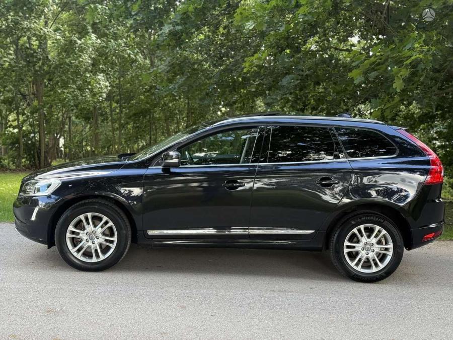 Black Volvo XC60 2013 in Marijampole, with an engine capacity of 2.40 L and mileage of 310 thousand km for 10000 €, photo 4 on AUTOMOTO.COM.LV