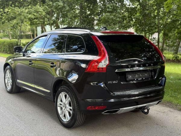 Melns Volvo XC60 2013 Marijampole, ar dzinēja tilpumu 2.40 L un nobraukumu 310 tūkst. km par 10000 €, foto 4 vietnē AUTOMOTO.COM.LV