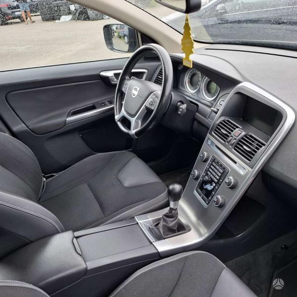Melns Volvo XC60 2013 Utena, ar dzinēja tilpumu 2.40 L un nobraukumu 271 tūkst. km par 8600 €, foto 5 vietnē AUTOMOTO.COM.LV