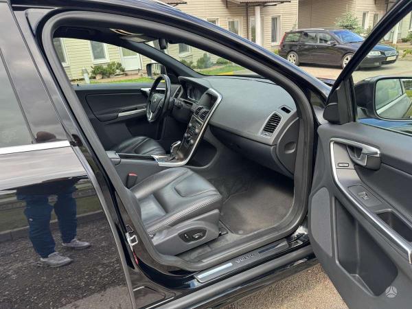 Melns Volvo XC60 2013 Viļņa, ar dzinēja tilpumu 2.40 L un nobraukumu 224 tūkst. km par 12790 €, foto 10 vietnē AUTOMOTO.COM.LV
