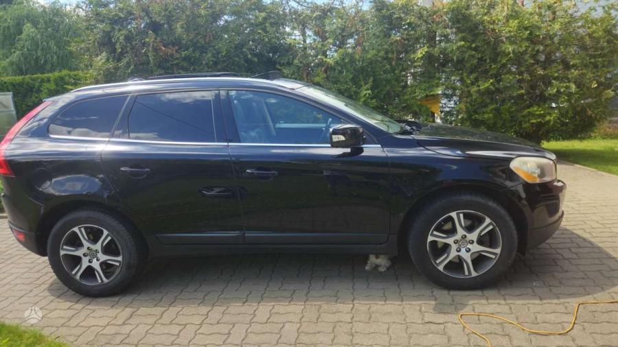 Melns Volvo XC60 2013 Viļņa, ar dzinēja tilpumu 2.95 L un nobraukumu 221 tūkst. km par 7000 €, foto 10 vietnē AUTOMOTO.COM.LV