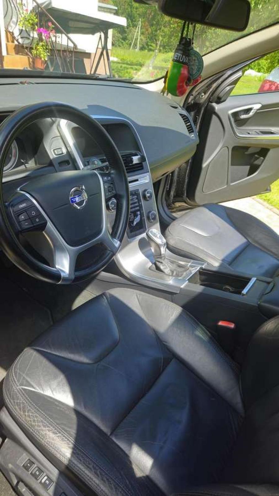 Melns Volvo XC60 2013 Viļņa, ar dzinēja tilpumu 2.95 L un nobraukumu 221 tūkst. km par 7000 €, foto 12 vietnē AUTOMOTO.COM.LV
