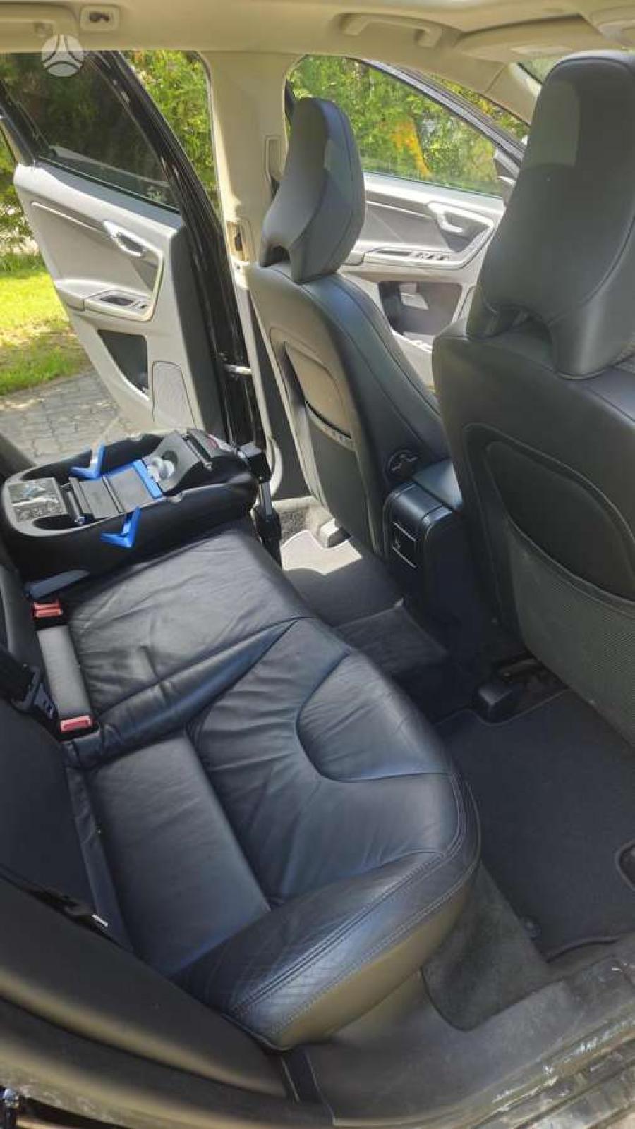 Melns Volvo XC60 2013 Viļņa, ar dzinēja tilpumu 2.95 L un nobraukumu 221 tūkst. km par 7000 €, foto 15 vietnē AUTOMOTO.COM.LV