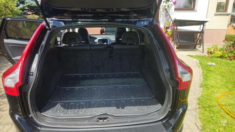 Melns Volvo XC60 2013 Viļņa, ar dzinēja tilpumu 2.95 L un nobraukumu 221 tūkst. km par 7000 €, foto 17 vietnē AUTOMOTO.COM.LV