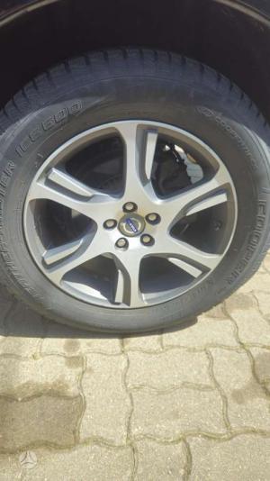 Melns Volvo XC60 2013 Viļņa, ar dzinēja tilpumu 2.95 L un nobraukumu 221 tūkst. km par 7000 €, foto 18 vietnē AUTOMOTO.COM.LV
