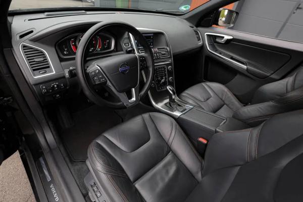 Melns Volvo XC60 2013 Jelgava, ar dzinēja tilpumu 2.00 L un nobraukumu 305 tūkst. km par 13850 €, foto 8 vietnē AUTOMOTO.COM.LV