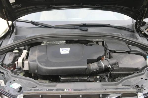 Melns Volvo XC60 2013 Rīga, ar dzinēja tilpumu 2.00 L un nobraukumu 262 tūkst. km par 8490 €, foto 9 vietnē AUTOMOTO.COM.LV