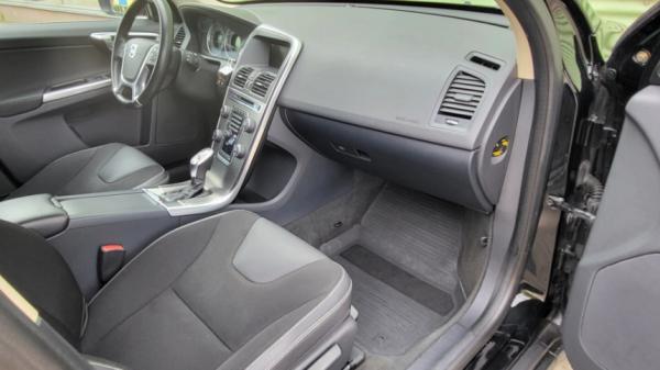 Melns Volvo XC60 2013 Rīga, ar dzinēja tilpumu 2.00 L un nobraukumu 135 tūkst. km par 11200 €, foto 9 vietnē AUTOMOTO.COM.LV