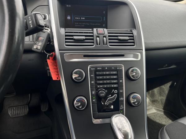 Melns Volvo XC60 2013 Rīga, ar dzinēja tilpumu 2.40 L un nobraukumu 320 tūkst. km par 9590 €, foto 6 vietnē AUTOMOTO.COM.LV