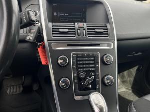 Black Volvo XC60 2013 in Riga, with an engine capacity of 2.40 L and mileage of 320 thousand km for 9590 €, photo 7 on AUTOMOTO.COM.LV