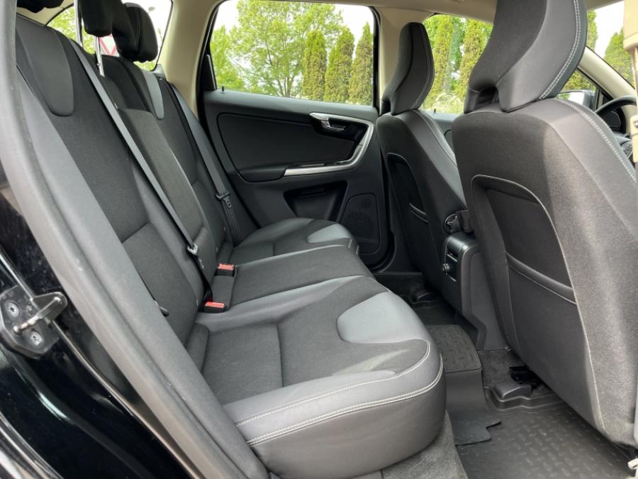 Black Volvo XC60 2013 in Riga, with an engine capacity of 2.40 L and mileage of 320 thousand km for 9590 €, photo 8 on AUTOMOTO.COM.LV