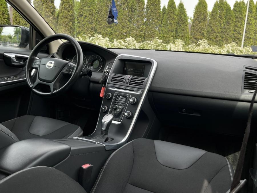 Black Volvo XC60 2013 in Riga, with an engine capacity of 2.40 L and mileage of 320 thousand km for 9590 €, photo 9 on AUTOMOTO.COM.LV
