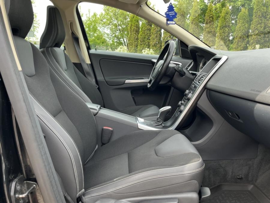 Black Volvo XC60 2013 in Riga, with an engine capacity of 2.40 L and mileage of 320 thousand km for 9590 €, photo 11 on AUTOMOTO.COM.LV