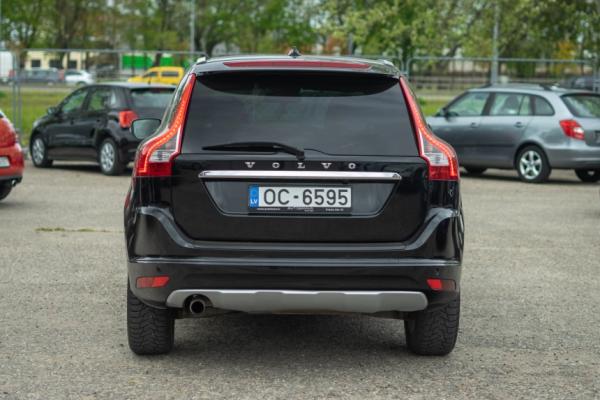 Melns Volvo XC60 2013 Rīga, ar dzinēja tilpumu 2.00 L un nobraukumu 296 tūkst. km par 11000 €, foto 3 vietnē AUTOMOTO.COM.LV