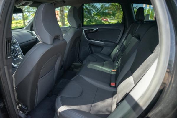 Melns Volvo XC60 2013 Rīga, ar dzinēja tilpumu 2.00 L un nobraukumu 296 tūkst. km par 11000 €, foto 8 vietnē AUTOMOTO.COM.LV