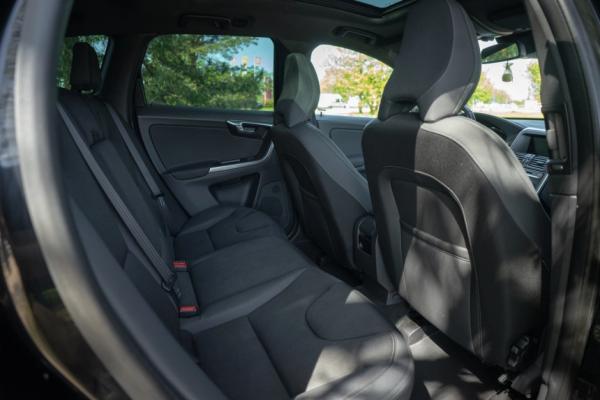 Melns Volvo XC60 2013 Rīga, ar dzinēja tilpumu 2.00 L un nobraukumu 296 tūkst. km par 11000 €, foto 9 vietnē AUTOMOTO.COM.LV