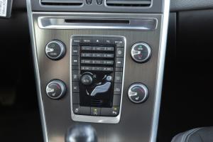Melns Volvo XC60 2013 Rīga, ar dzinēja tilpumu 2.00 L un nobraukumu 295 tūkst. km par 9990 €, foto 3 vietnē AUTOMOTO.COM.LV