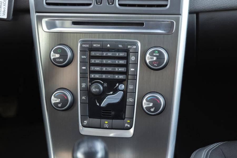 Melns Volvo XC60 2013 Rīga, ar dzinēja tilpumu 2.00 L un nobraukumu 295 tūkst. km par 9990 €, foto 3 vietnē AUTOMOTO.COM.LV