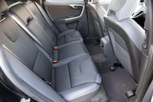 Melns Volvo XC60 2013 Rīga, ar dzinēja tilpumu 2.00 L un nobraukumu 295 tūkst. km par 9990 €, foto 4 vietnē AUTOMOTO.COM.LV