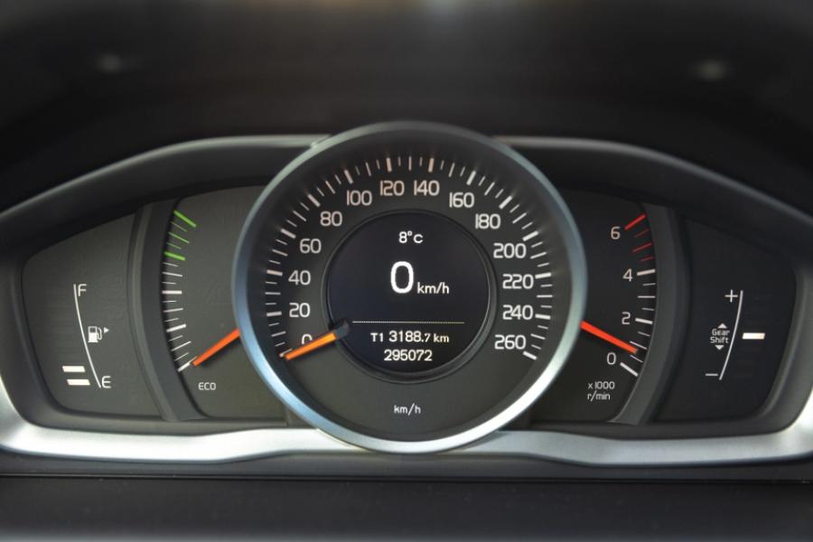 Melns Volvo XC60 2013 Rīga, ar dzinēja tilpumu 2.00 L un nobraukumu 295 tūkst. km par 9990 €, foto 15 vietnē AUTOMOTO.COM.LV