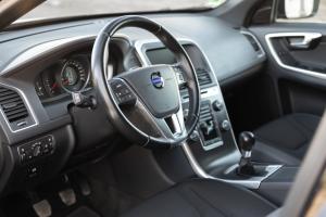 Melns Volvo XC60 2013 Rīga, ar dzinēja tilpumu 2.00 L un nobraukumu 295 tūkst. km par 9990 €, foto 19 vietnē AUTOMOTO.COM.LV