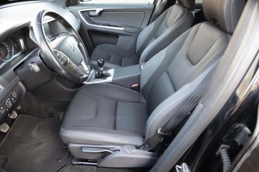 Melns Volvo XC60 2013 Rīga, ar dzinēja tilpumu 2.00 L un nobraukumu 295 tūkst. km par 9990 €, foto 20 vietnē AUTOMOTO.COM.LV