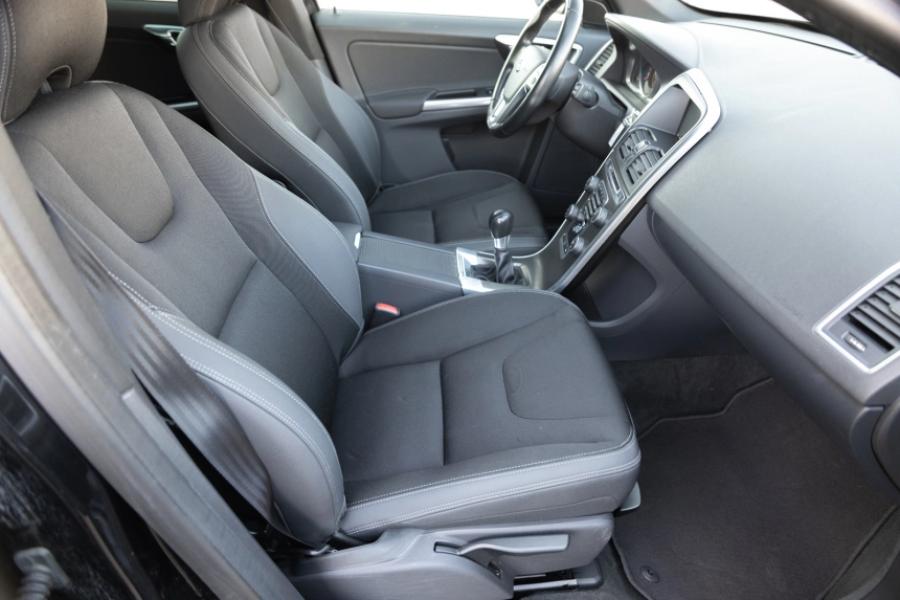 Melns Volvo XC60 2013 Rīga, ar dzinēja tilpumu 2.00 L un nobraukumu 295 tūkst. km par 9990 €, foto 22 vietnē AUTOMOTO.COM.LV
