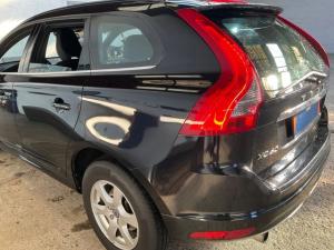 Melns Volvo XC60 2013 Rīga, ar dzinēja tilpumu 2.00 L un nobraukumu 295 tūkst. km par 9990 €, foto 24 vietnē AUTOMOTO.COM.LV