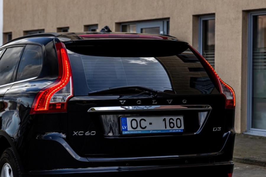 Melns Volvo XC60 2013 Rīga, ar dzinēja tilpumu 2.00 L un nobraukumu 295 tūkst. km par 9990 €, foto 28 vietnē AUTOMOTO.COM.LV