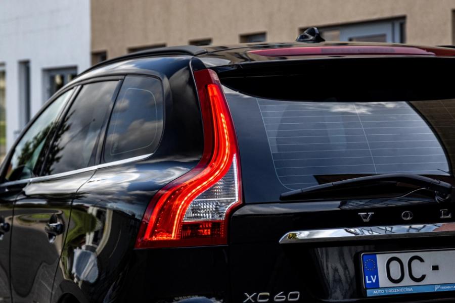 Melns Volvo XC60 2013 Rīga, ar dzinēja tilpumu 2.00 L un nobraukumu 295 tūkst. km par 9990 €, foto 31 vietnē AUTOMOTO.COM.LV