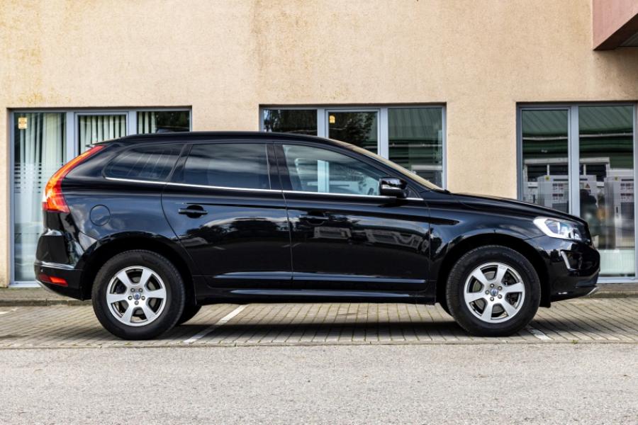 Melns Volvo XC60 2013 Rīga, ar dzinēja tilpumu 2.00 L un nobraukumu 295 tūkst. km par 9990 €, foto 36 vietnē AUTOMOTO.COM.LV