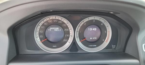 Melns Volvo XC60 2013 Rīga, ar dzinēja tilpumu 2.40 L un nobraukumu 283 tūkst. km par 11700 €, foto 8 vietnē AUTOMOTO.COM.LV
