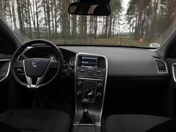 Black Volvo XC60 2013 in Riga, with an engine capacity of 2.40 L and mileage of 212 thousand km for 5000 €, photo 7 on AUTOMOTO.COM.LV