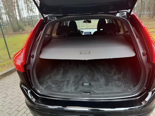 Black Volvo XC60 2013 in Riga, with an engine capacity of 2.40 L and mileage of 212 thousand km for 5000 €, photo 9 on AUTOMOTO.COM.LV