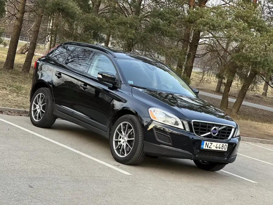 Black Volvo XC60 2013 in Riga, with an engine capacity of 2.00 L and mileage of 283 thousand km for 10190 €, photo 1 on AUTOMOTO.COM.LV