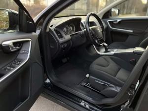 Black Volvo XC60 2013 in Riga, with an engine capacity of 2.00 L and mileage of 283 thousand km for 10190 €, photo 12 on AUTOMOTO.COM.LV