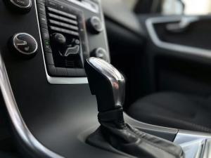 Black Volvo XC60 2013 in Riga, with an engine capacity of 2.00 L and mileage of 283 thousand km for 10190 €, photo 13 on AUTOMOTO.COM.LV