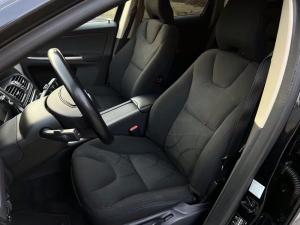Black Volvo XC60 2013 in Riga, with an engine capacity of 2.00 L and mileage of 283 thousand km for 10190 €, photo 16 on AUTOMOTO.COM.LV
