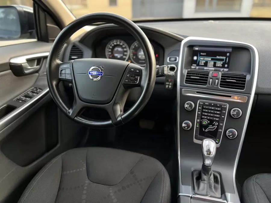 Black Volvo XC60 2013 in Riga, with an engine capacity of 2.00 L and mileage of 283 thousand km for 10190 €, photo 17 on AUTOMOTO.COM.LV