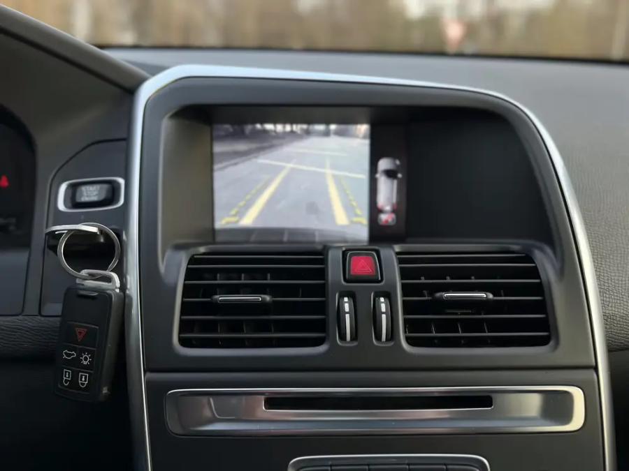Black Volvo XC60 2013 in Riga, with an engine capacity of 2.00 L and mileage of 283 thousand km for 10190 €, photo 18 on AUTOMOTO.COM.LV