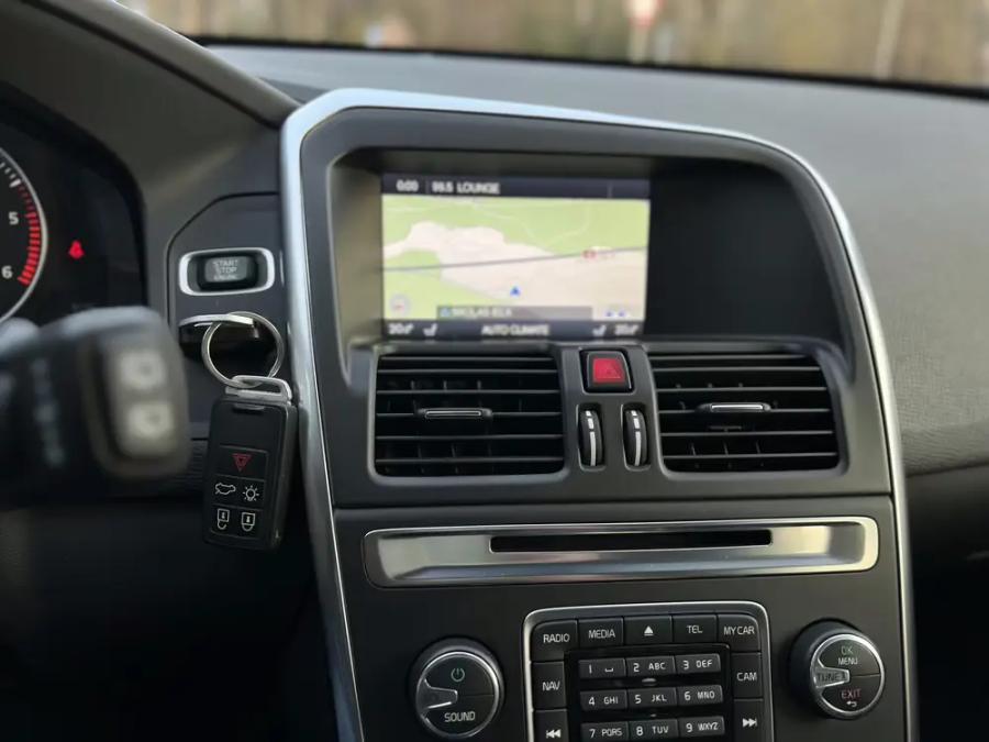 Black Volvo XC60 2013 in Riga, with an engine capacity of 2.00 L and mileage of 283 thousand km for 10190 €, photo 19 on AUTOMOTO.COM.LV
