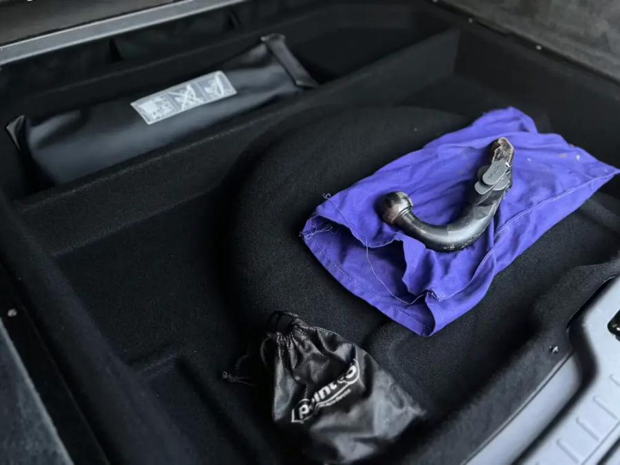 Black Volvo XC60 2013 in Riga, with an engine capacity of 2.00 L and mileage of 283 thousand km for 10190 €, photo 26 on AUTOMOTO.COM.LV
