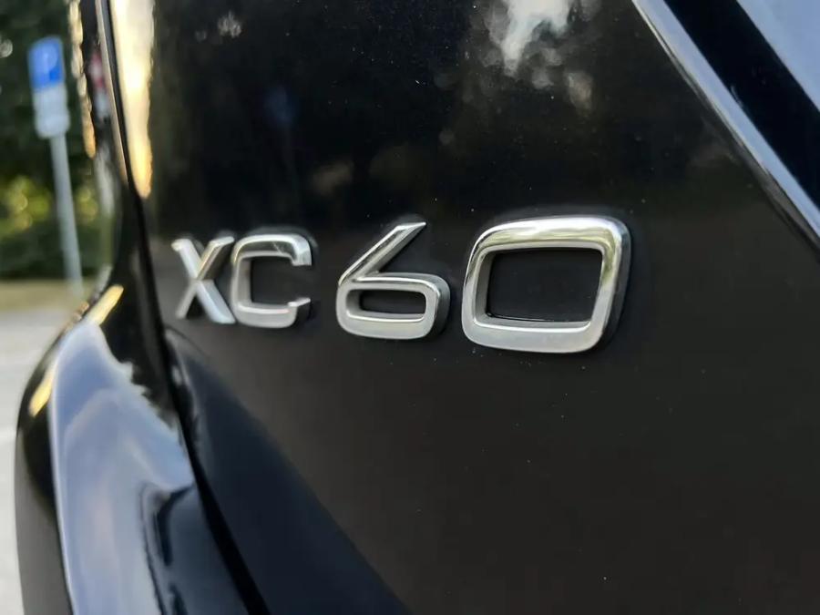 Black Volvo XC60 2013 in Riga, with an engine capacity of 2.00 L and mileage of 283 thousand km for 10190 €, photo 30 on AUTOMOTO.COM.LV
