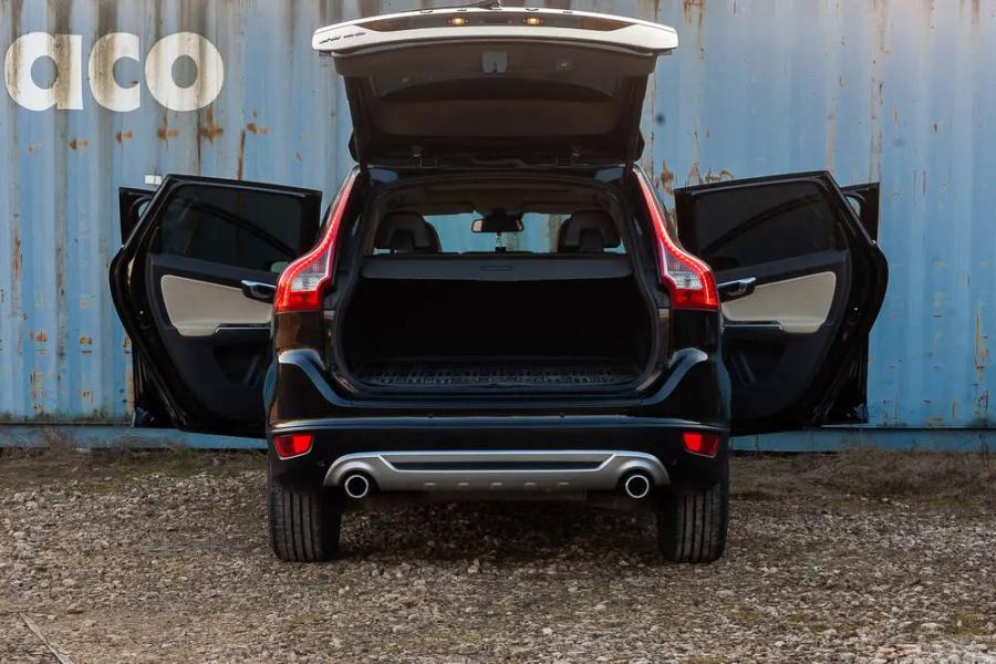 Melns Volvo XC60 2013 Rīga, ar dzinēja tilpumu 2.00 L un nobraukumu 324 tūkst. km par 10250 €, foto 6 vietnē AUTOMOTO.COM.LV