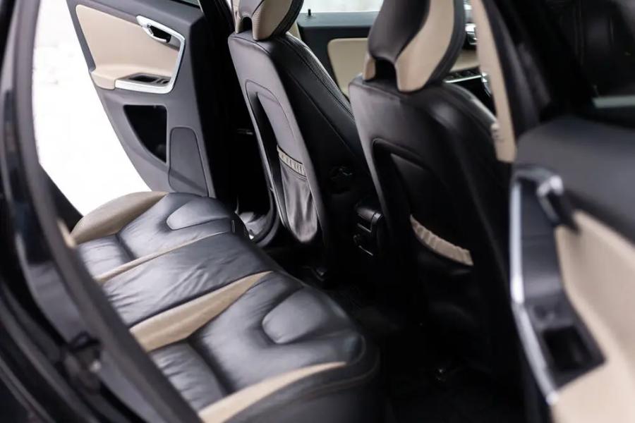 Melns Volvo XC60 2013 Rīga, ar dzinēja tilpumu 2.00 L un nobraukumu 324 tūkst. km par 10250 €, foto 10 vietnē AUTOMOTO.COM.LV