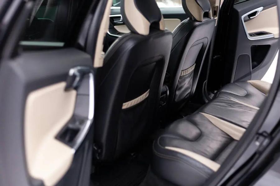Melns Volvo XC60 2013 Rīga, ar dzinēja tilpumu 2.00 L un nobraukumu 324 tūkst. km par 10250 €, foto 12 vietnē AUTOMOTO.COM.LV